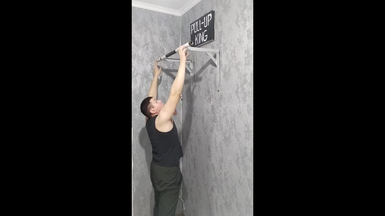 Pull-up bar detaches and sends man falling in Semey, Kazakhstan