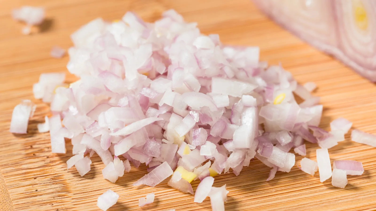Why professional cooks never use raw onions straight from the cutting board
