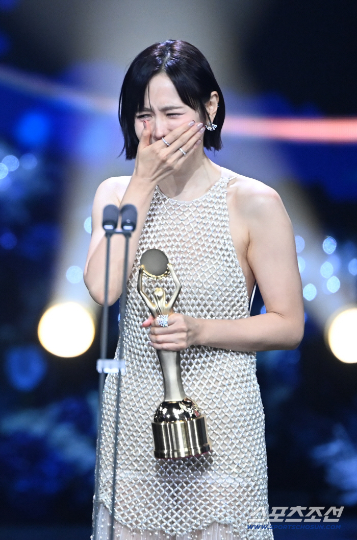 Hyun Bin ♥ Son Ye-jin won the first-ever Best Male and Female Actor ...