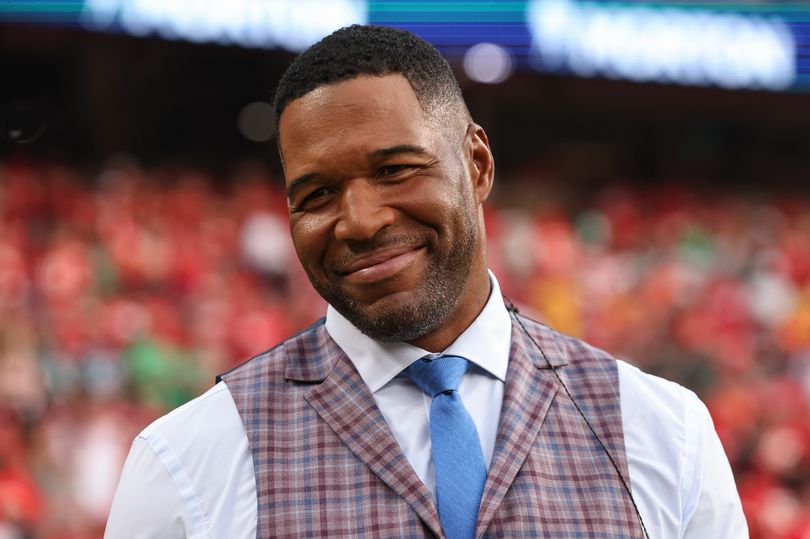 Michael Strahan's looks come under fire in brutal FOX NFL Sunday dig