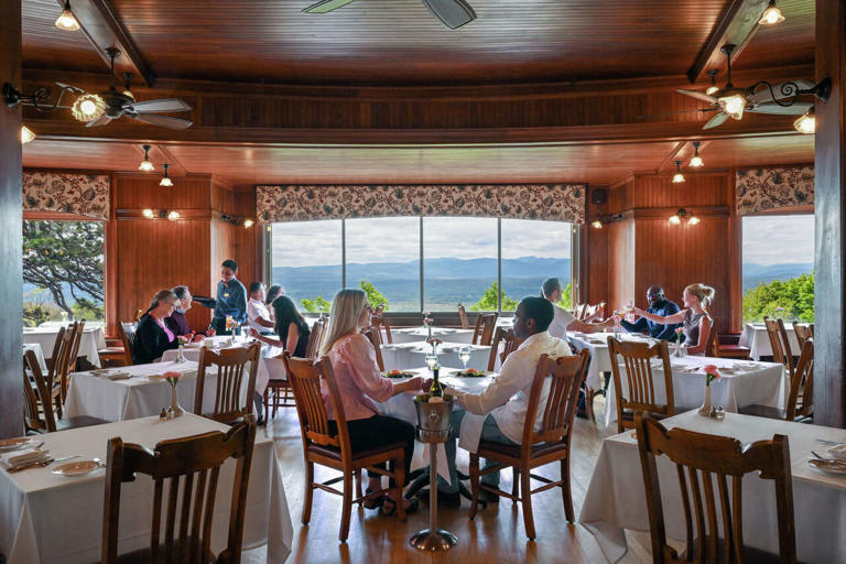 Mohonk Mountain House magic fades in its main dining room