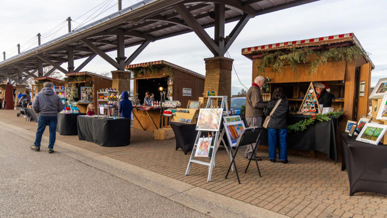 Holland holiday market hosts free events, live music