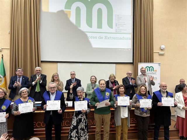 La Universidad de Mayores de Extremadura inicia el curso académico con ...