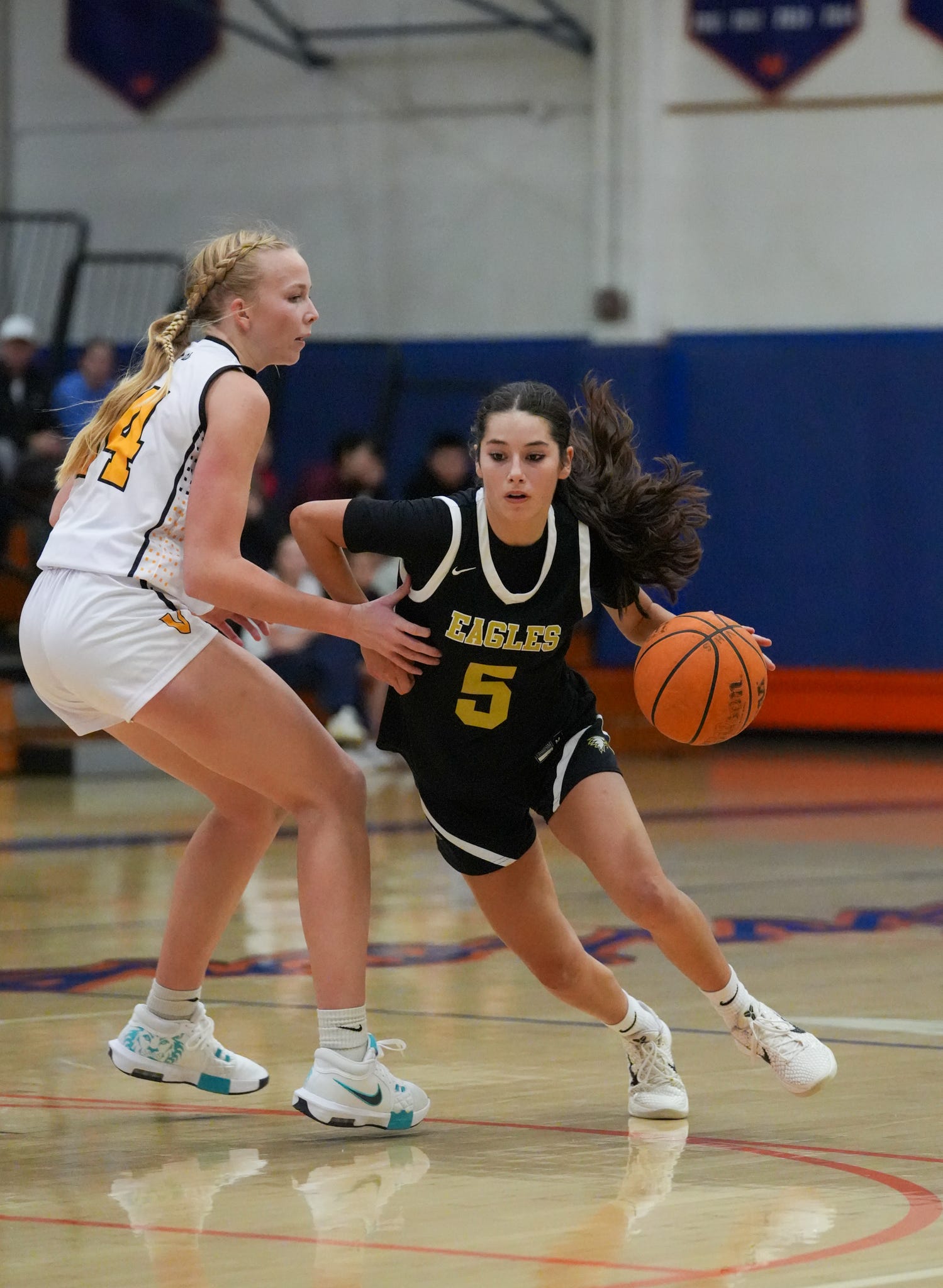 Oak Park beats Ventura in early girls basketball showdown