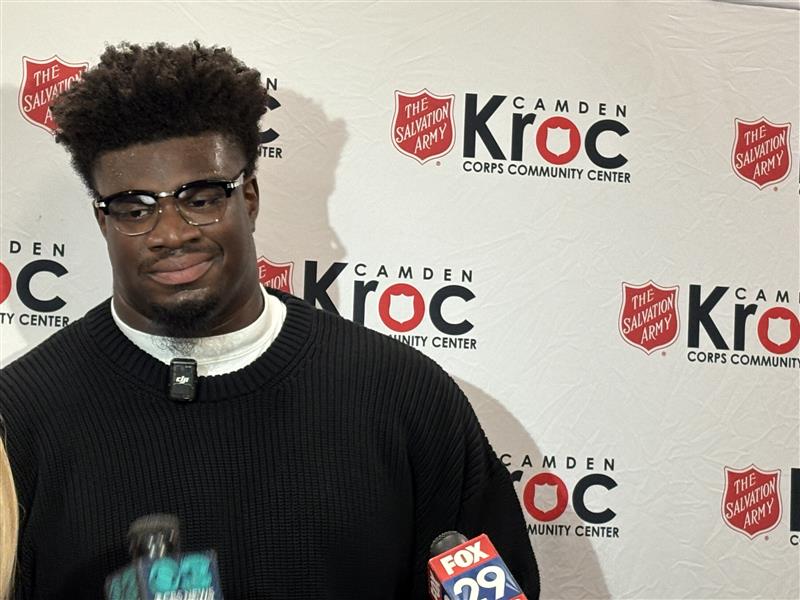 Philadelphia Eagles defensive lineman Jordan Davis hosts Thanksgiving ...