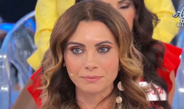 Agnese, chi è la dama del trono Over di Uomini e Donne: età, da dove ...