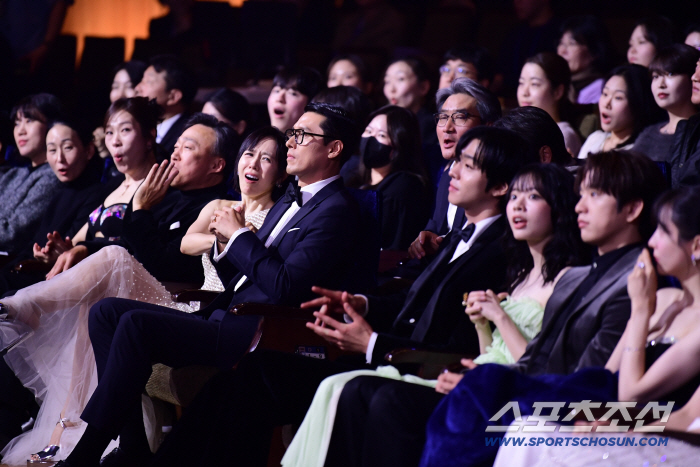 Hyun Bin ♥ Son Ye-jin won the first-ever Best Male and Female Actor ...