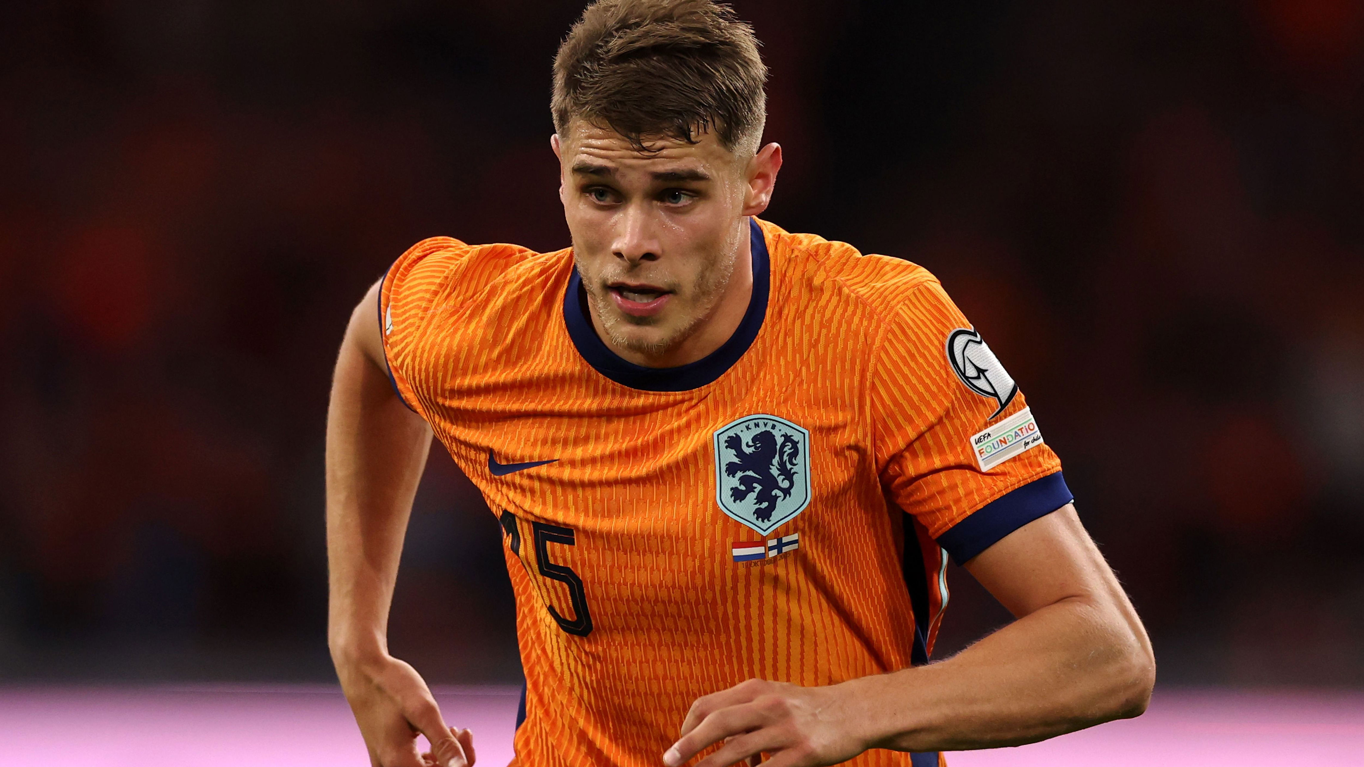 Nieuwe vriendin? Micky van de Ven in Monaco gespot met Britse influencer