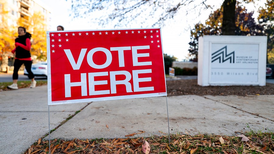 Democrats hold 14-point lead over GOP on generic ballot: Poll
