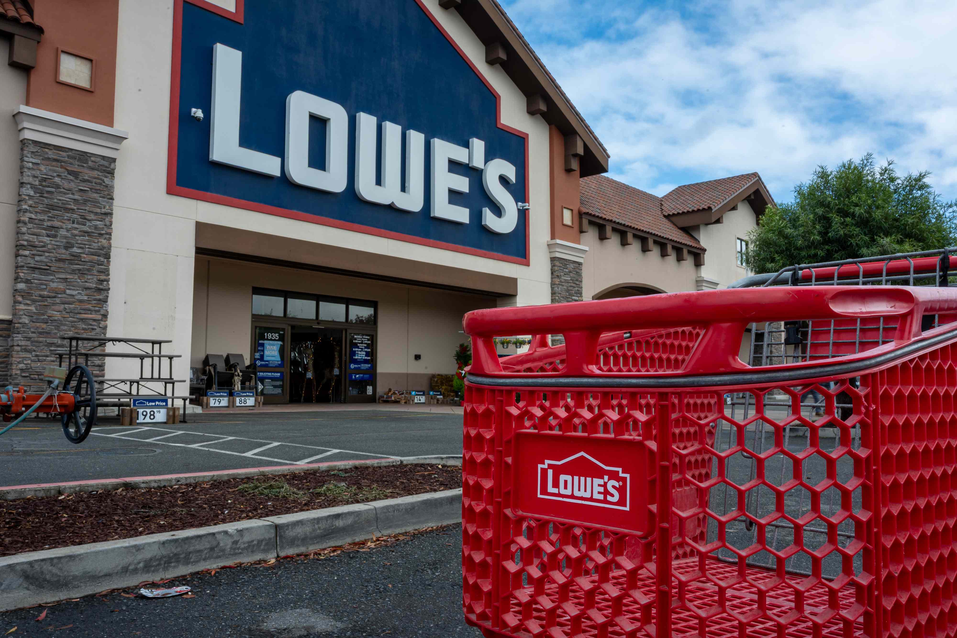 Lowe's Stock Is Jumping After Earnings. Here's Why Its Results Were Different Than Home Depot's.