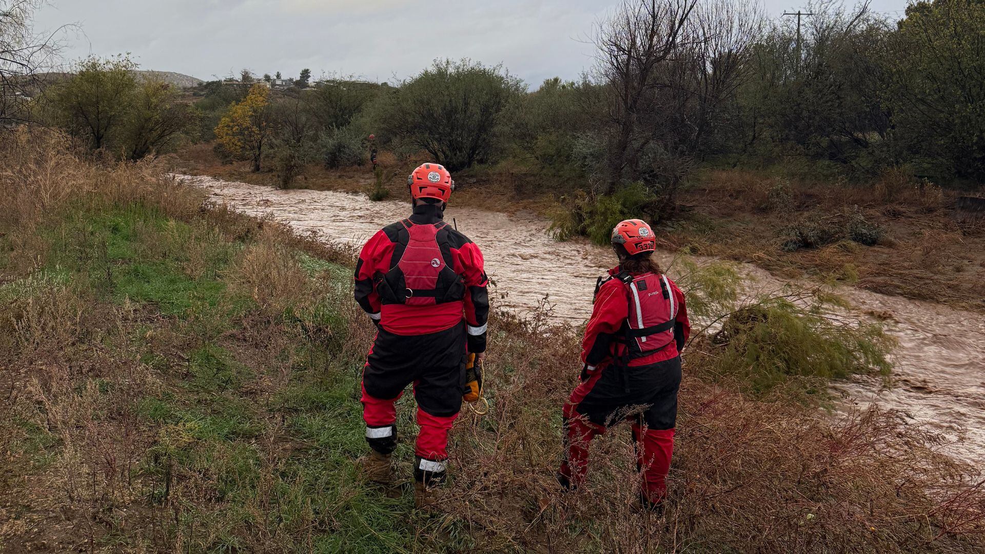 1 rescued, 1 missing after car swept away in Cordes Lakes