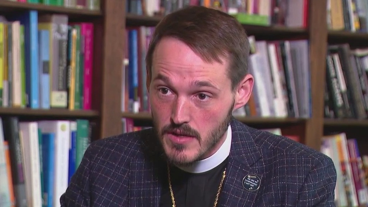 Chicago-area reverend speaks out after arrest outside ICE facility ...