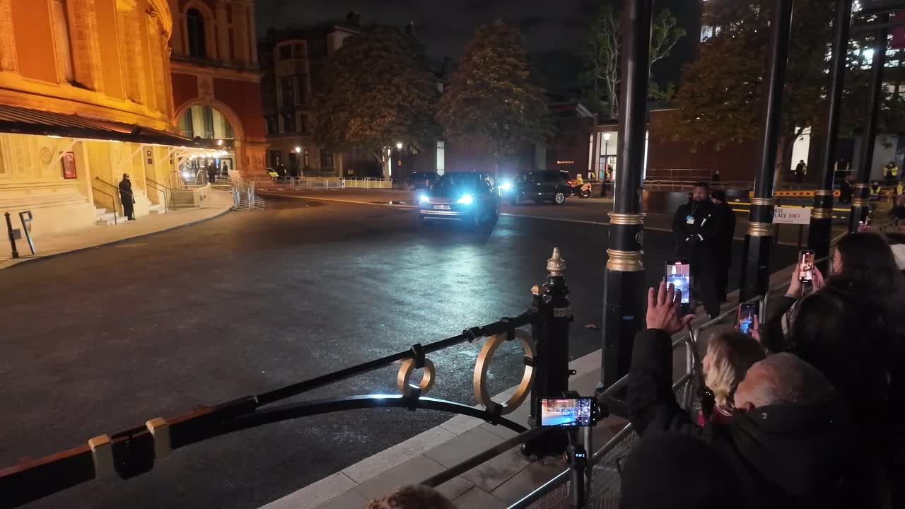 William & Kate's Glamorous Entrance: Royal Variety Performance 2023!