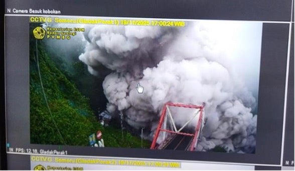 Volcanic eruption at Indonesia's Mount Semeru sends ash over 6,500 feet ...