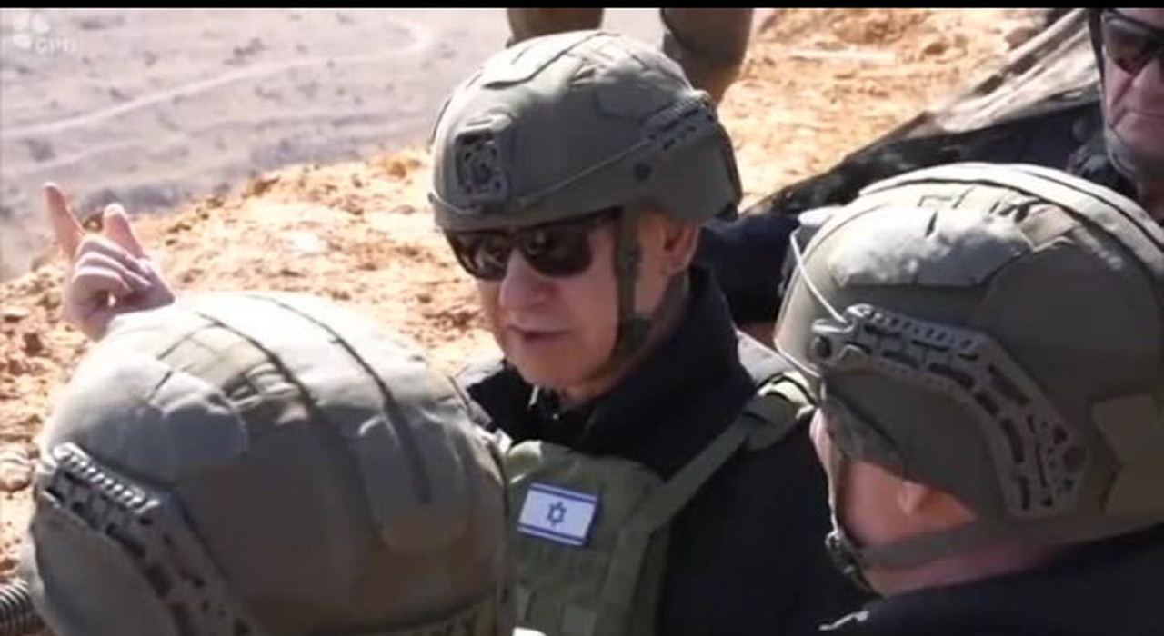 Netanyahu in Siria per ringraziare le truppe dell'Idf