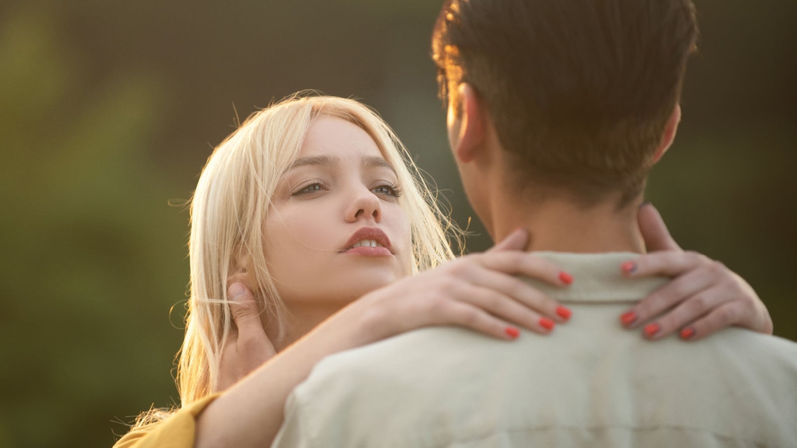 19 ‘Romantic’ Gestures That Are Actually Red Flags