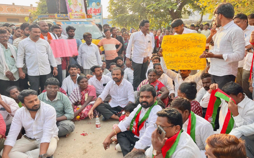 Kodada : పోలీసుల చిత్రహింసలతోనే రాజేశ్ మృతి : డీఎస్పీ రాష్ట్ర ...