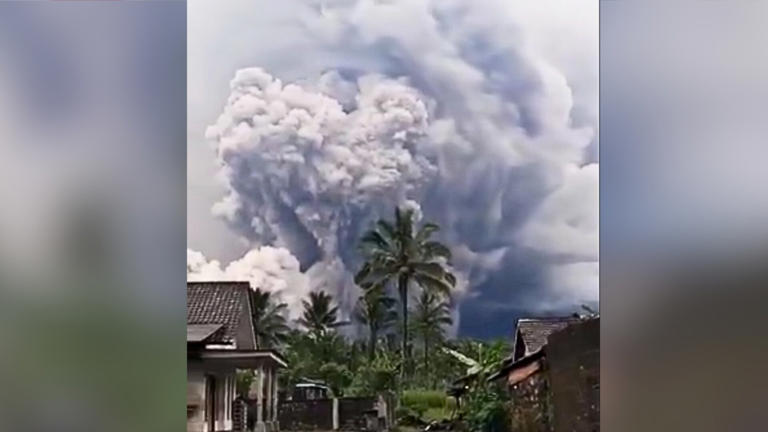 Vulkanausbruch in Indonesien: Aschewolke fliegt 2000 Meter hoch in den ...