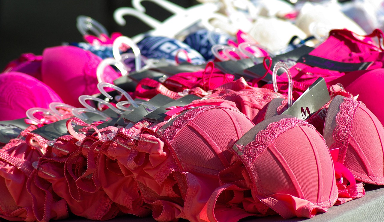 10 Confidence Hacks Every Curvy Woman Should Know