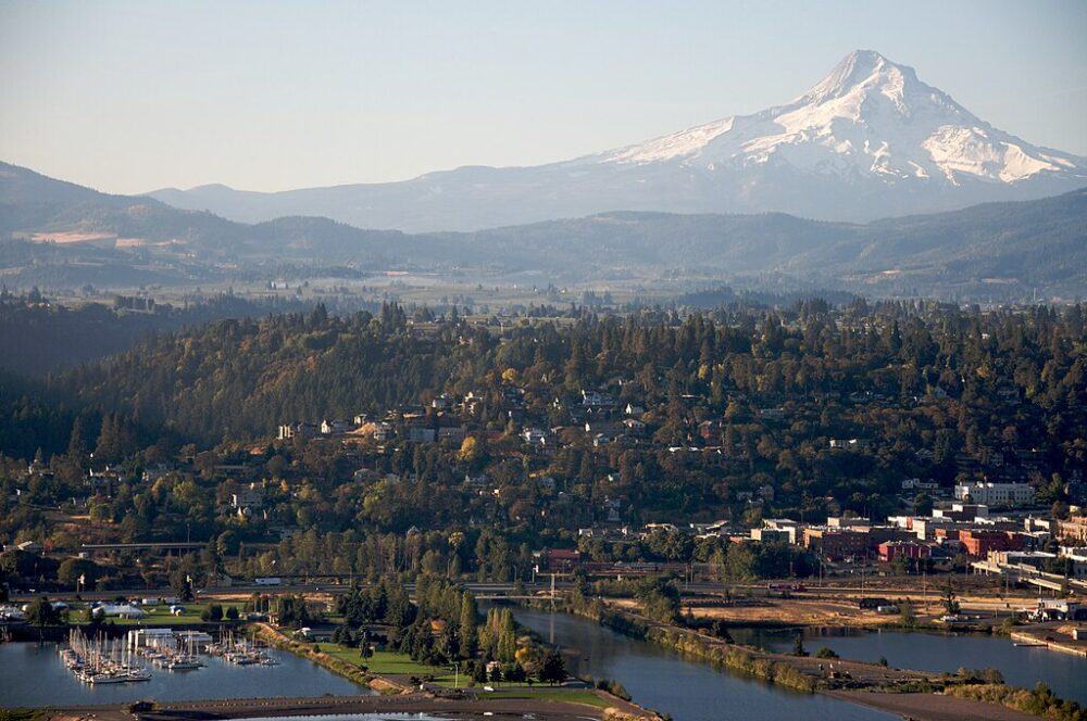 16 small river towns across America with remarkable scenery