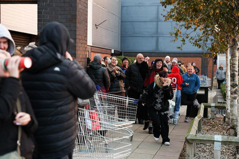 Over 100 customers line up for opening of new Food Warehouse store ...