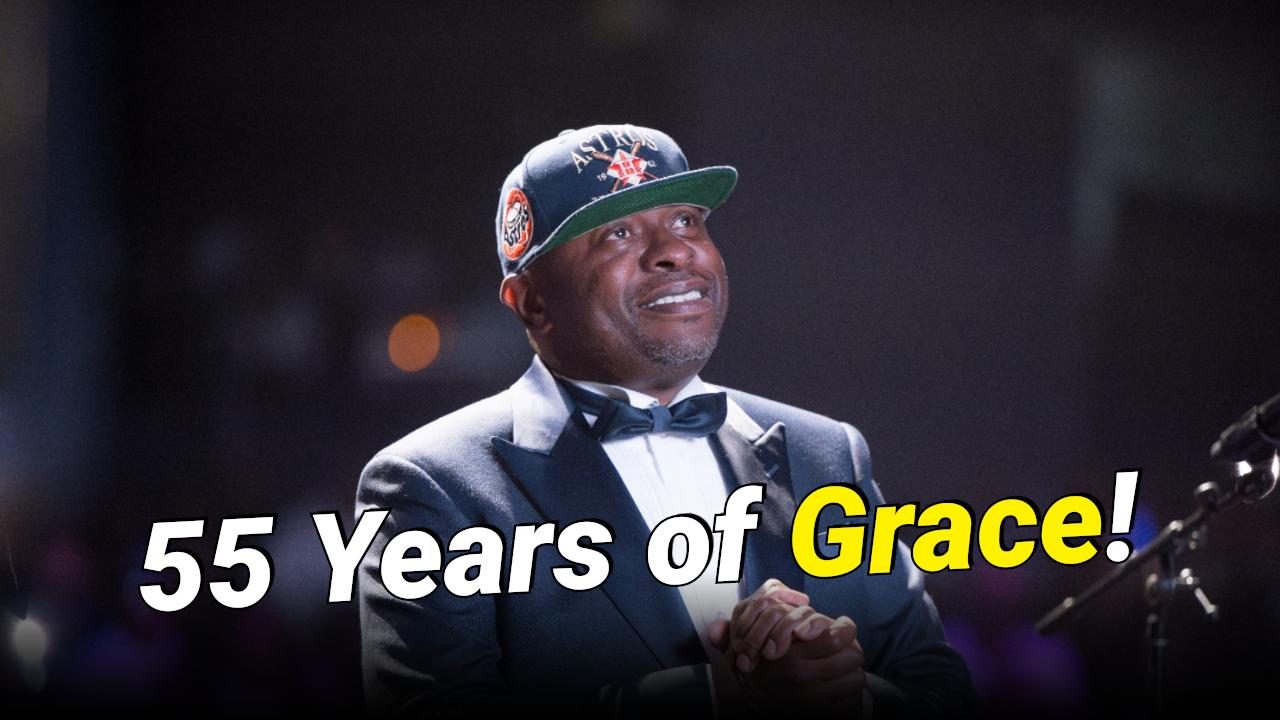 Scarface plays guitar to “Smile” during his 55th birthday concert in ...