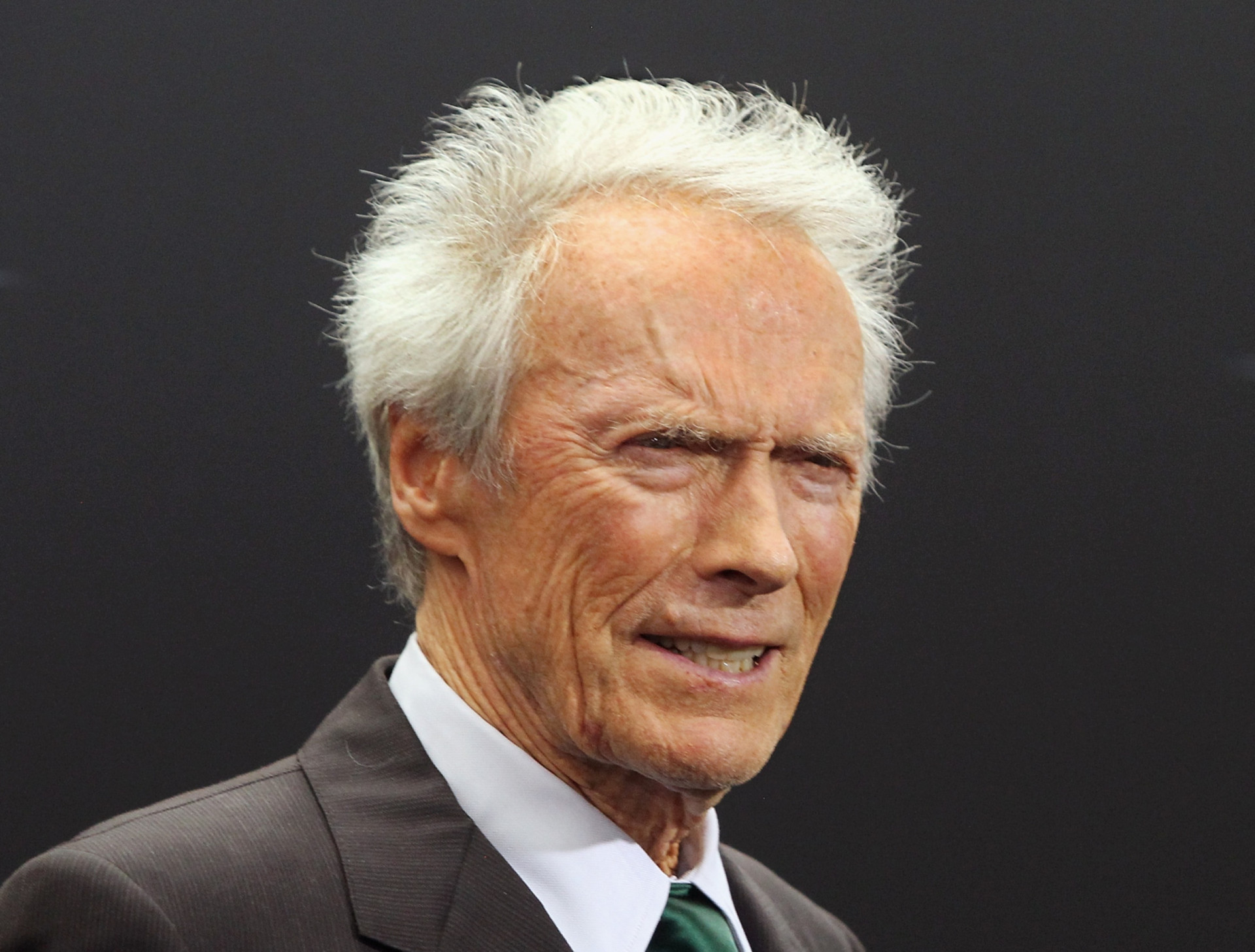 A man with no name (called Clint Eastwood)