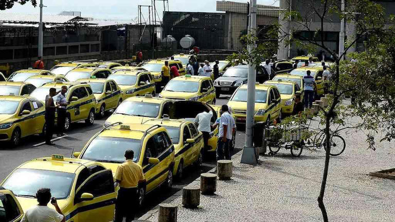 Paes sanciona lei que amplia número de táxis no Rio