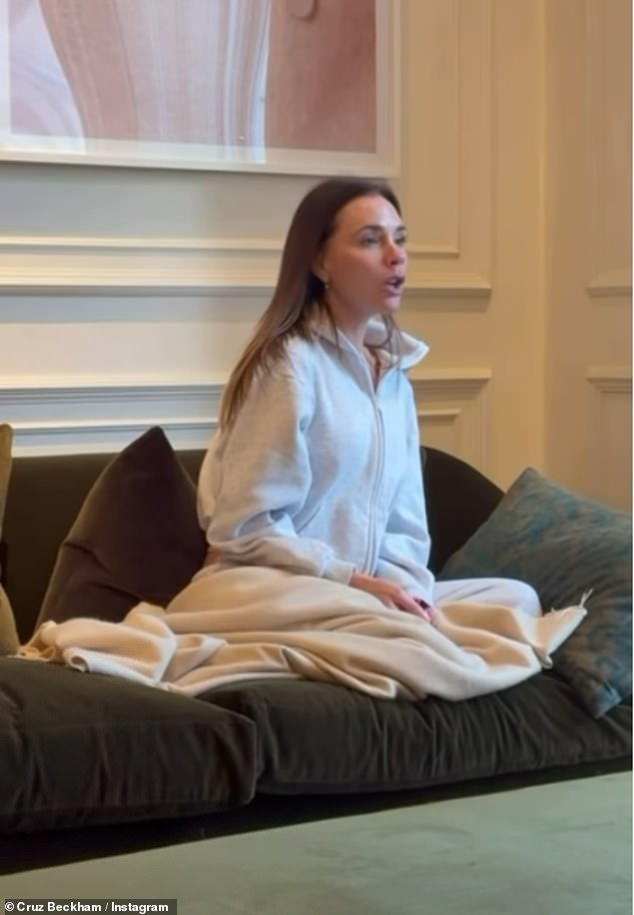 Victoria Beckham sings Spice Girls hit with Cruz as fans beg her to ...