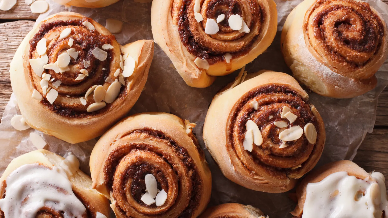 The easy method that gives cinnamon buns a gentle maple boost without ...