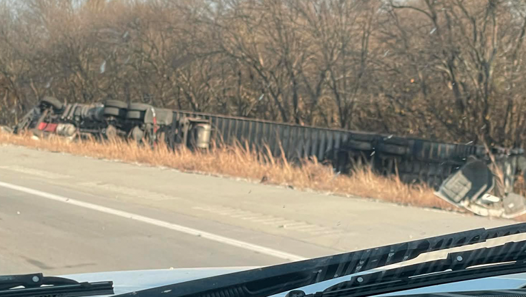 Suspect in custody after chase on I-35 ends in crash near Purcell