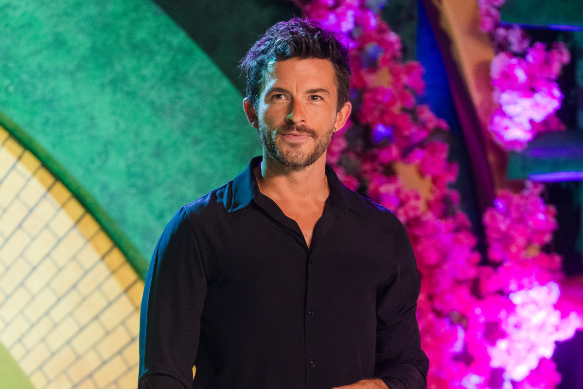 Jonathan Bailey and Elmo’s Wholesome Moment Has Fans Jealous of a Muppet