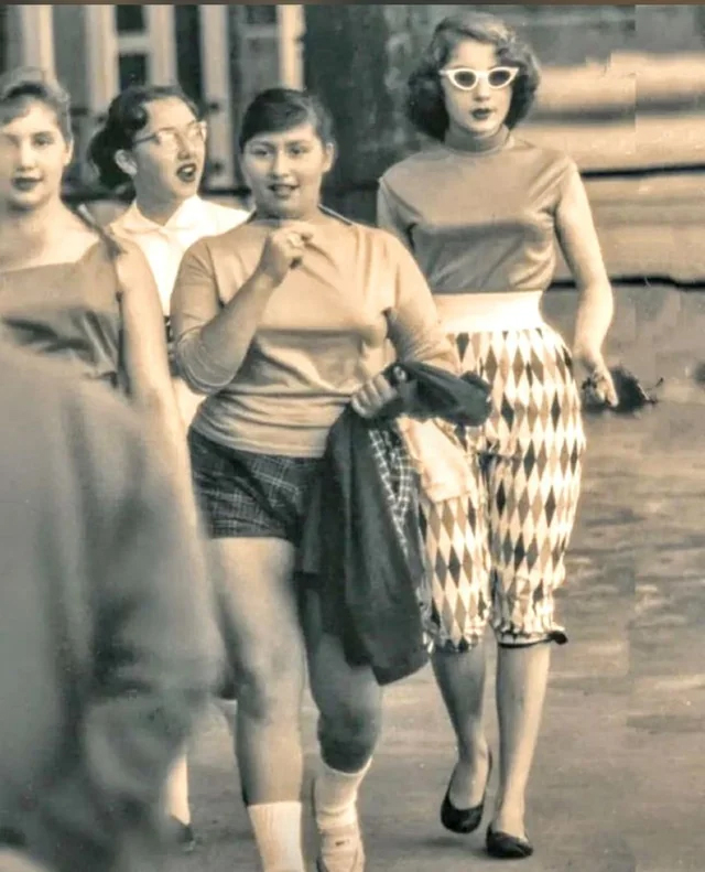 18 Vintage Photos of Everyday Style Icons Caught in Real Life