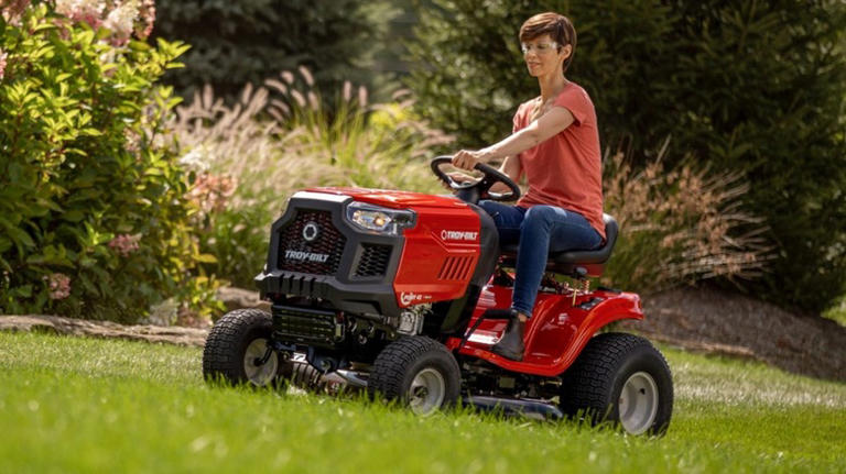 Common Problems With Troy-Bilt Lawn Mowers (According To Users)