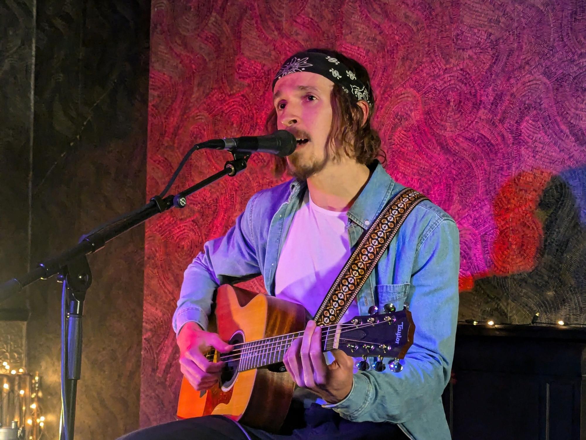 Hull singer songwriter makes return visit to Hunmanby whisky distillery