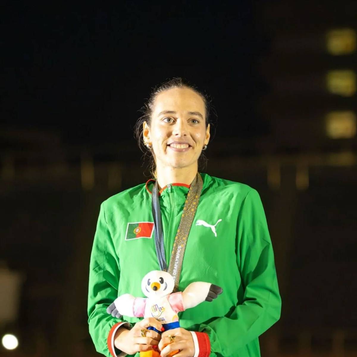 Nem a perder uma sapatilha a meio da corrida Margarida Silva deixou de ser prata nos 1500 metros ...