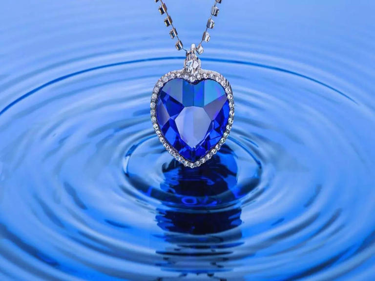 Chant these 5 mantras daily for attracting wealth and good fortune