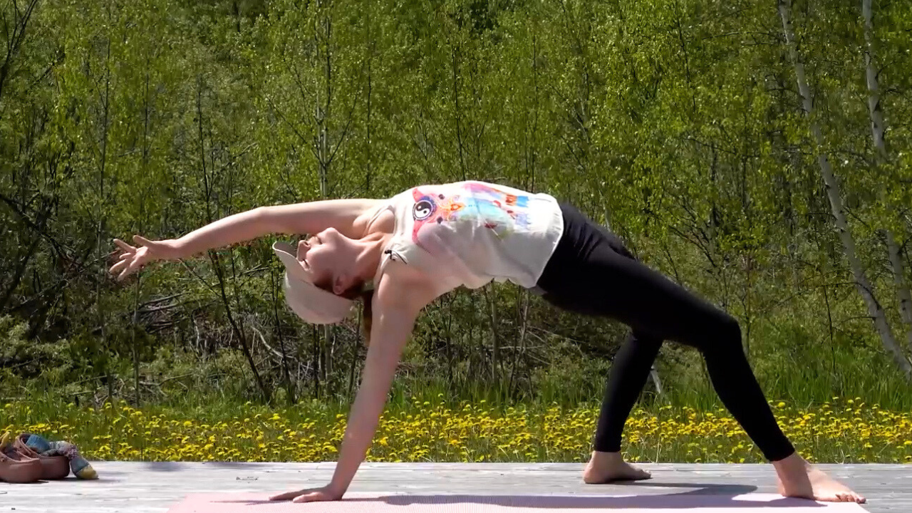 Can 15-Min Gemini Yoga Boost Creativity?