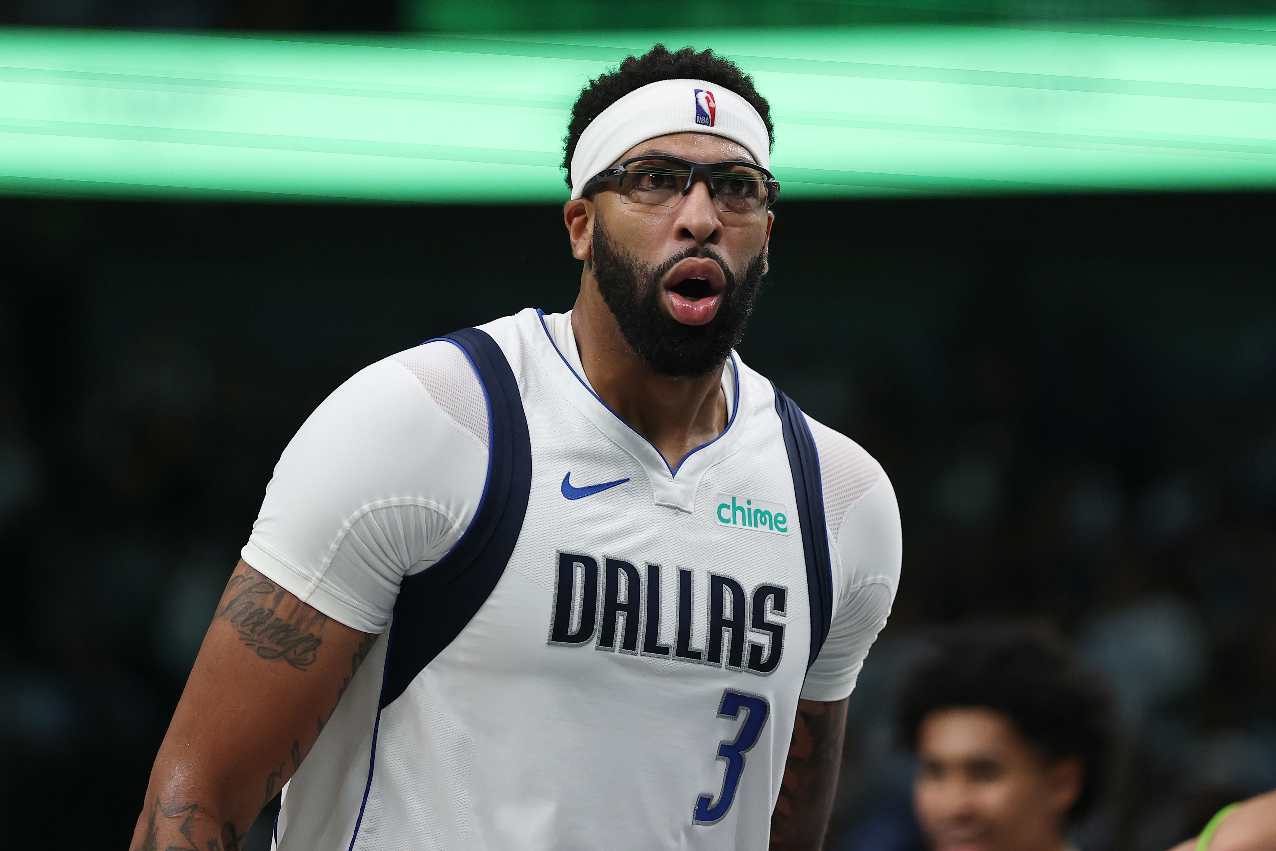 Mavericks trade prediction sends Anthony Davis to Hawks