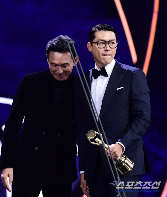 Hyun Bin ♥ Son Ye-jin won the first-ever Best Male and Female Actor ...