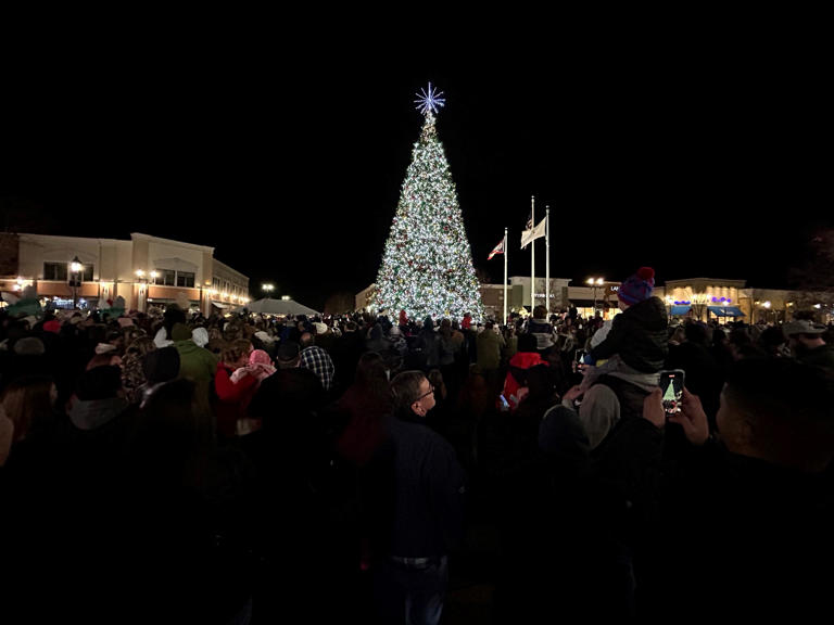 WATCH: 13abc Presents: The Town Center at Levis Commons Tree Lighting ...