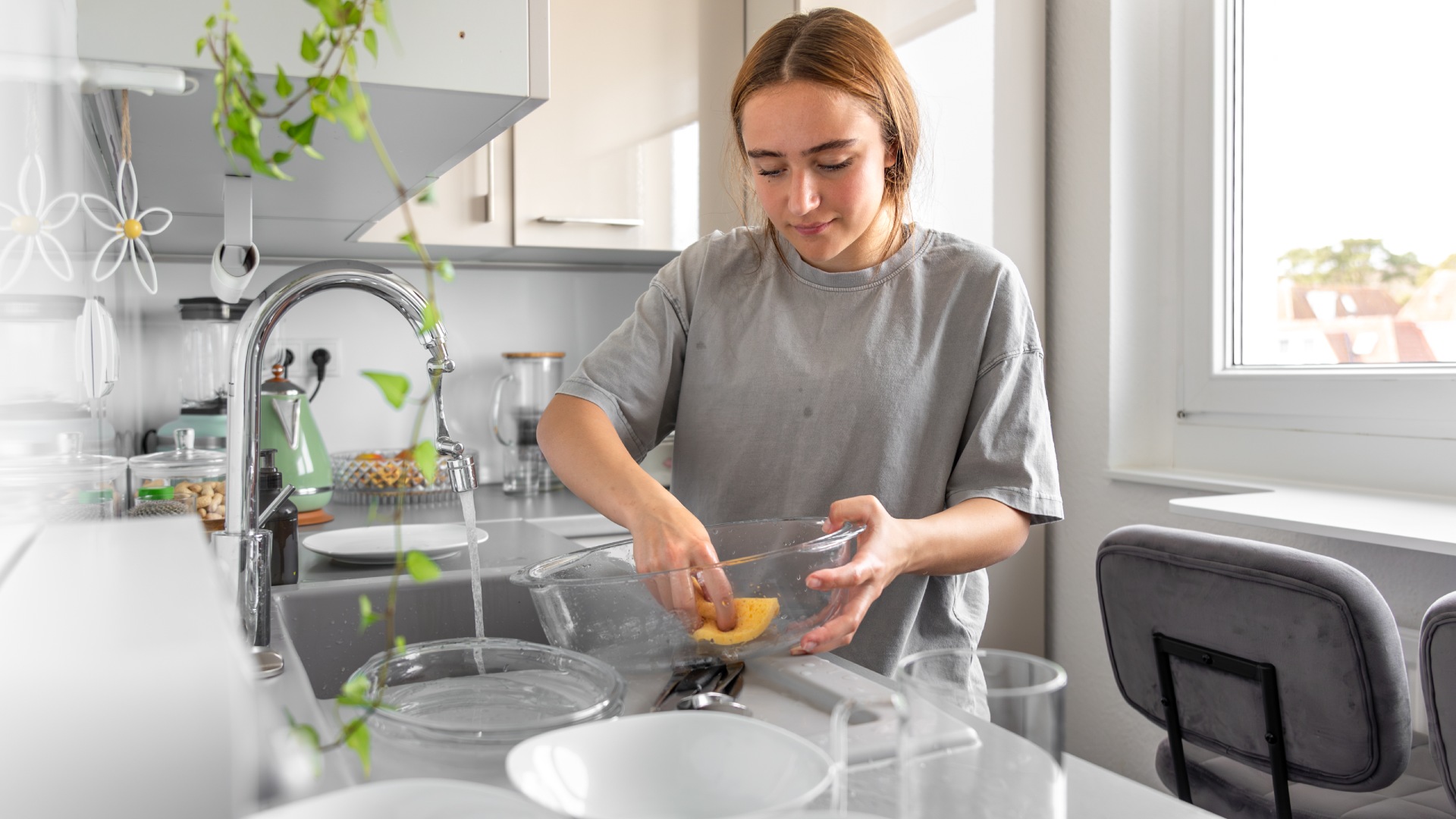 Lavi sempre i piatti subito dopo aver mangiato? Non è una coincidenza ...