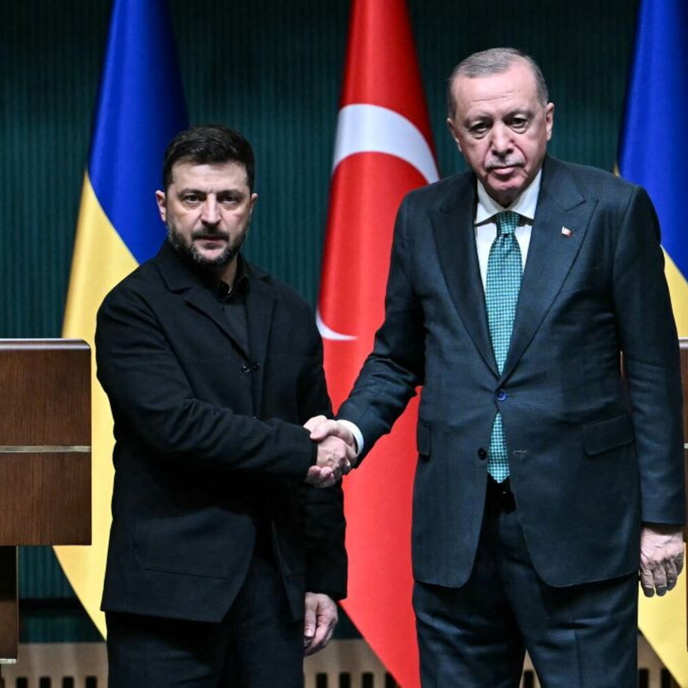 Erdogan riceve Zelensky, "Pronti a parlare con Mosca"