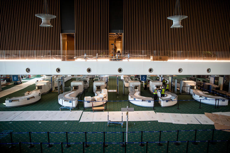 TSA investigating after passenger brings meat cleaver onto Delta flight