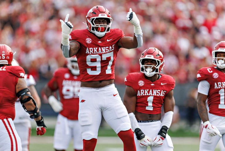 No. 17 Texas vs. Arkansas opponent preview: Capable Hogs looking to ...