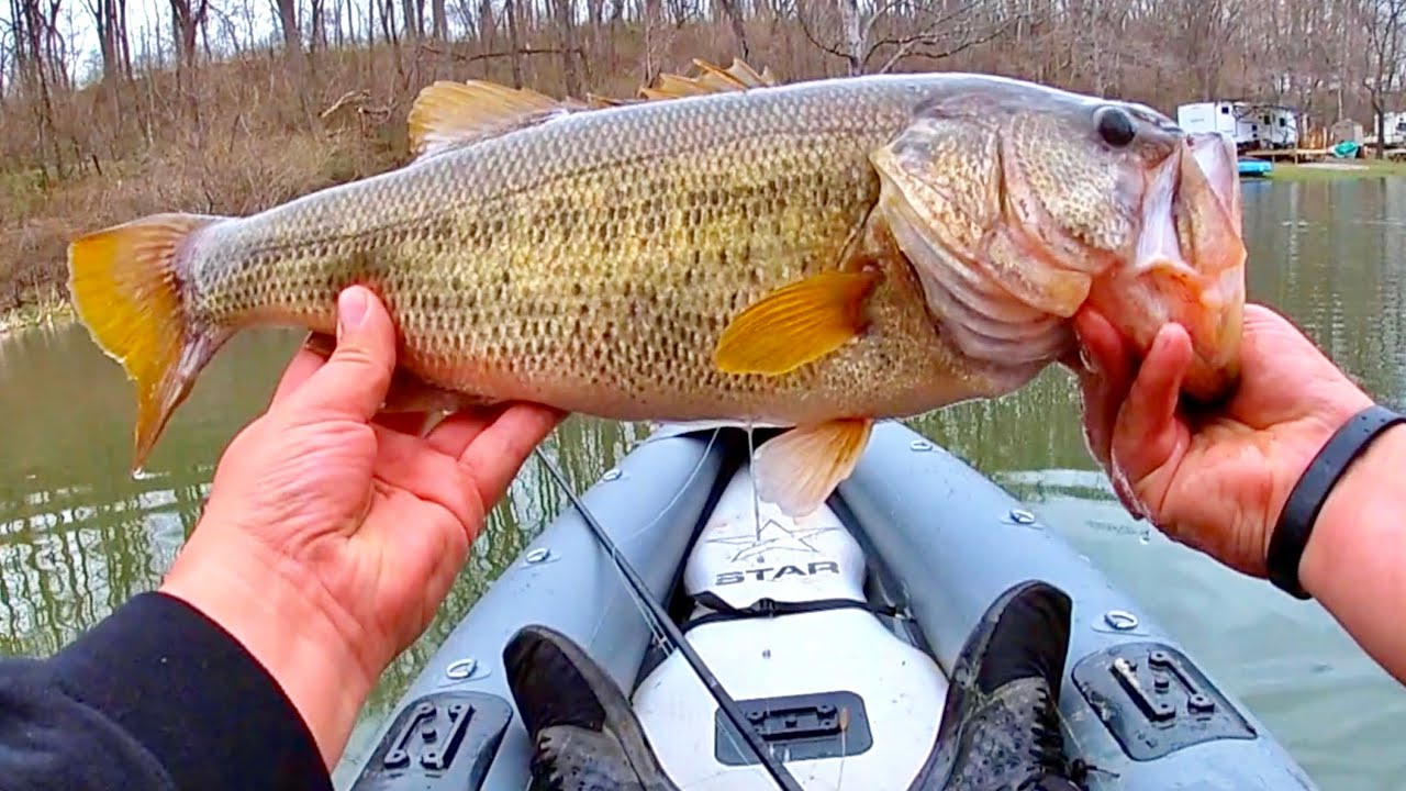 Catching big bass from an inflatable kayak