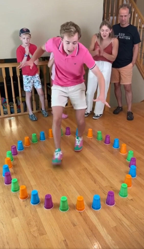 Stomping Cup Challenge – Fun Prize Reveal Game