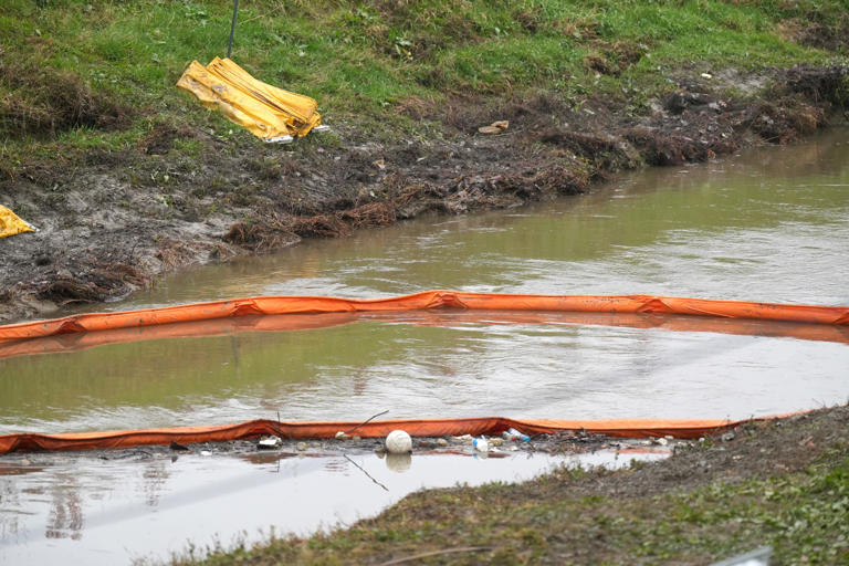 MSD removes 880,000 gallons of oil, runoff following UPS plane crash ...