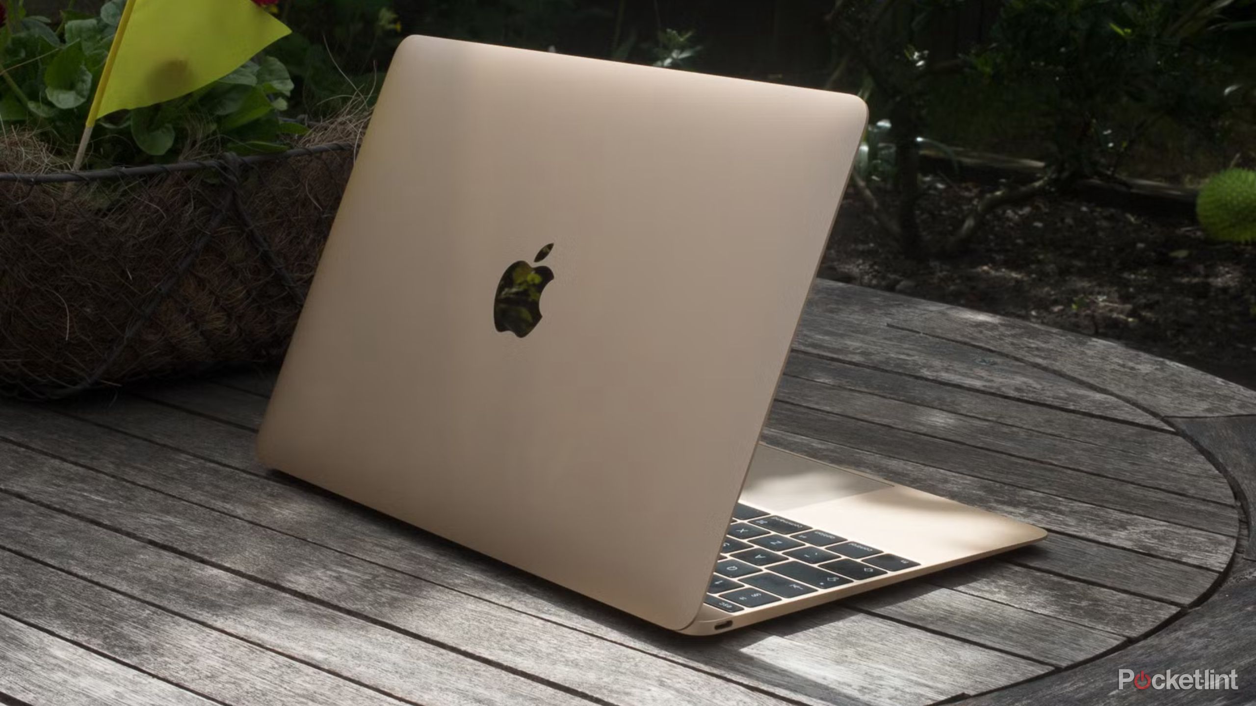 Apple seems poised to revive this forgotten style of laptop from the 2000s