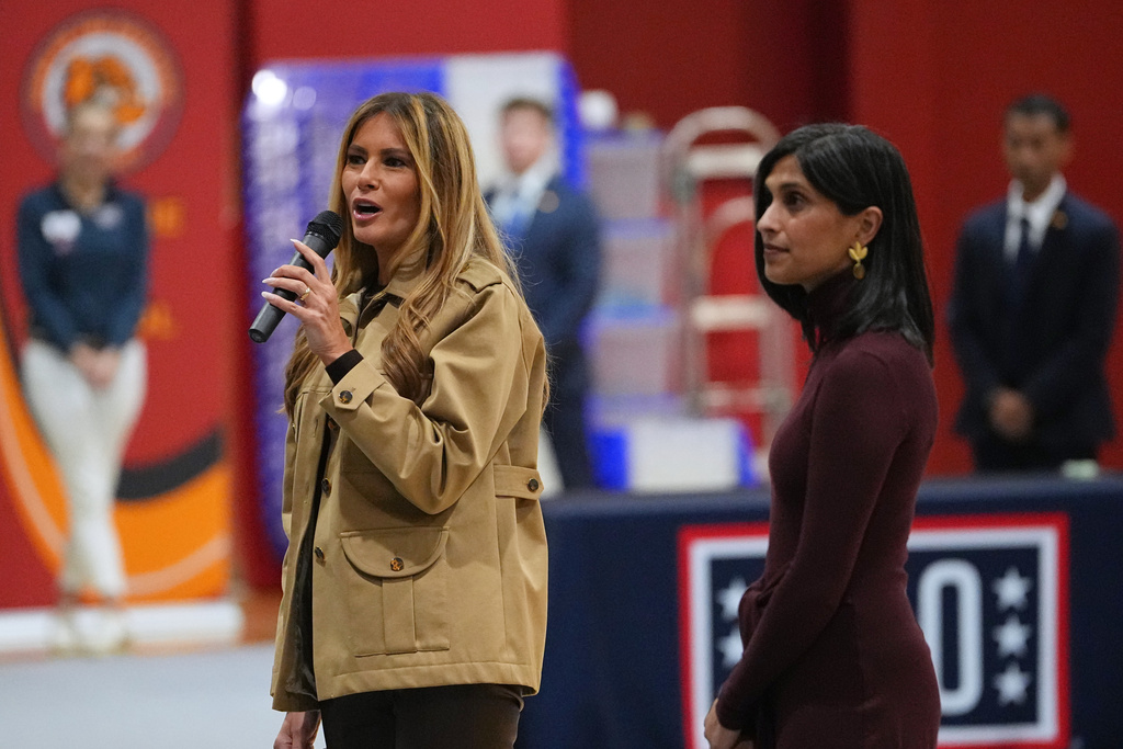 Care packages and cardstock turkeys: first and second ladies visit ...